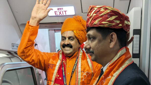 'Pushpak vimaan': Passengers on IndiGo inaugural flight to Ayodhya give ...
