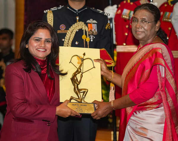 Arjuna awardee Pinki: Students autograph lete hain ab school mein | Off ...