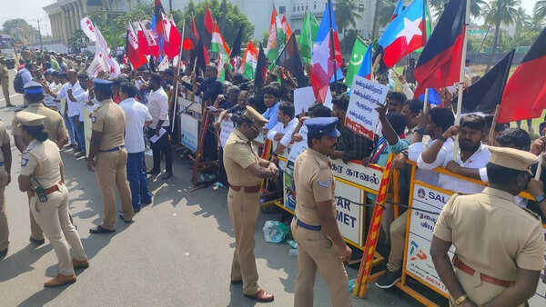 Governor RN Ravi visits Periyar University in Salem amidst protests ...
