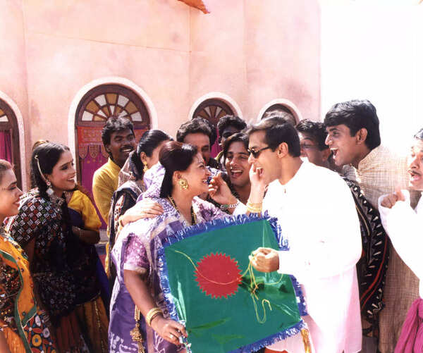 Lovers’ rendezvous, family time: Bollywood celebrates kite flying ...