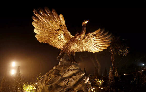 Ayodhya to Assam & Arabian Sea, 98-year-old master sculptor who gives shape to iconic statues ...