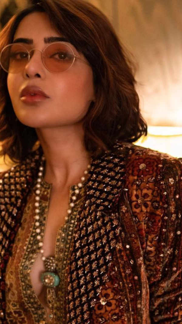 Say hello! to peach fuzz this party season - Times of India