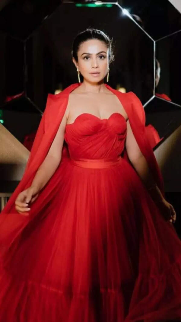 Actor Bala introduces his wife Elizabeth; wedding reception photos go ...