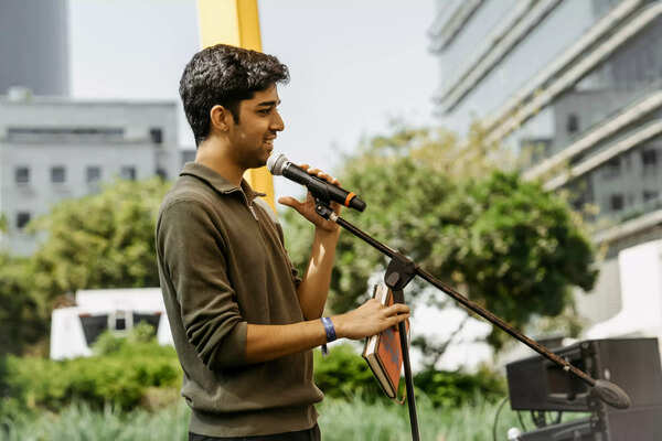 Mumbaikars romance with words, music and more - Times of India