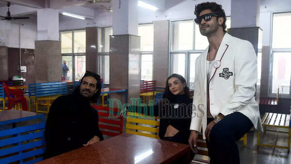 Arjun Rampal visits Hindu College and relives his college days ...