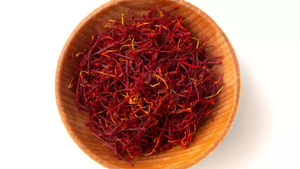 8 Lesser-Known Benefits of Saffron for Glowing Skin - Discover the ...
