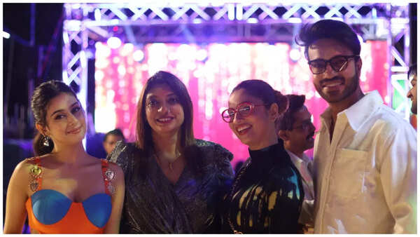 Jigna Vora celebrates her 50th birthday with her Bigg Boss 17 gang ...