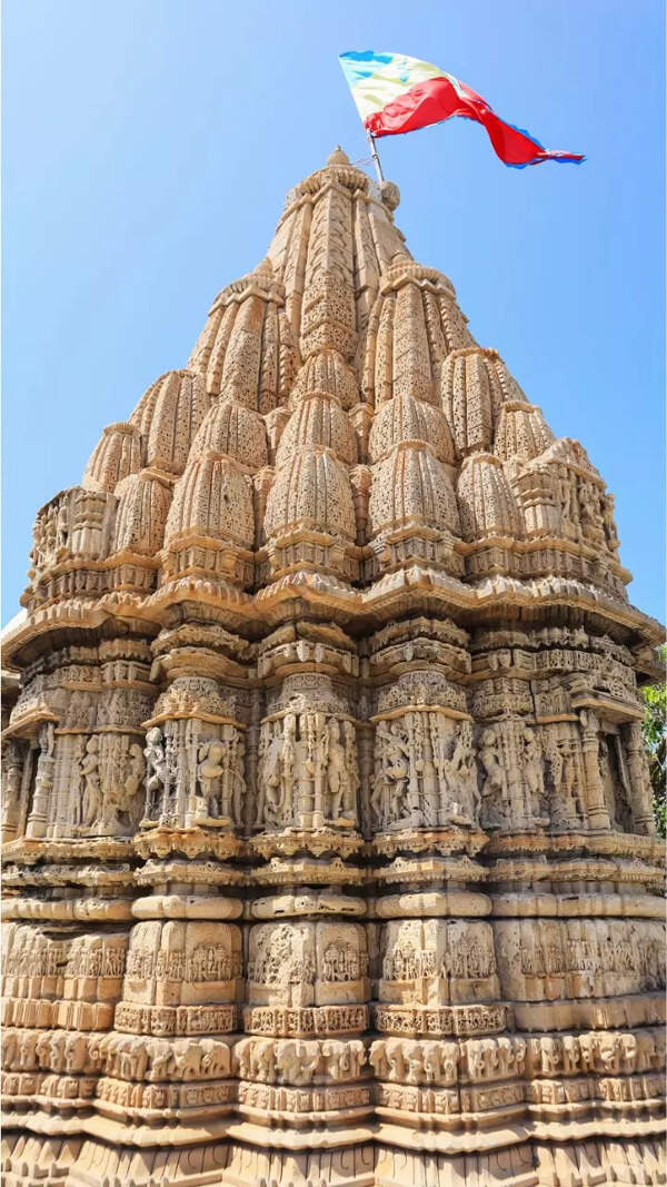 Indian Navy pilots & operators complete training in US for induction of ...