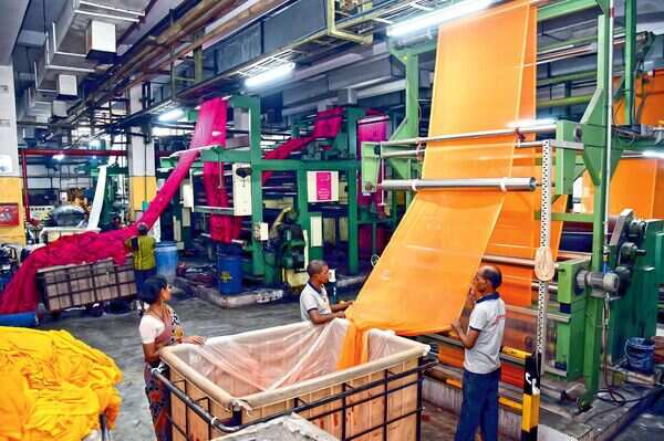 Gujarat: Surat's textile merchant makes sarees with the design of Lord ...