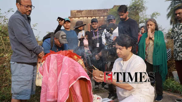 Shiboprosad Mukherjee and Nandita Roy start shooting for their next; Bohurupi kicks off at ...