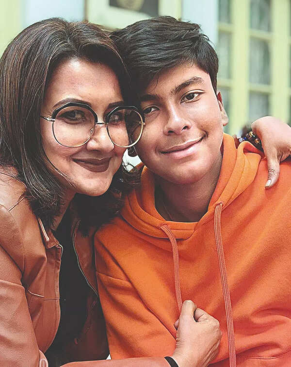 Women are doshobhuja. We can juggle many roles : Rachna Banerjee | Bengali Movie News - Times of ...