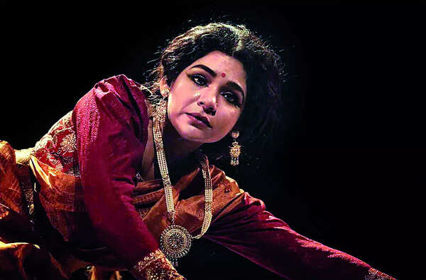 Artistes add a new dimension to Kolkata theatre - Times of India