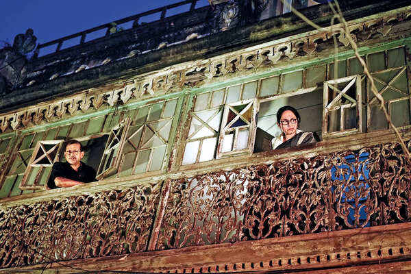 Artistes add a new dimension to Kolkata theatre - Times of India