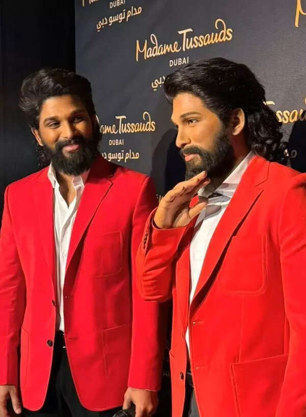 Allu Arjun strikes iconic 'Thaggede le' pose with wax statue at Madame ...