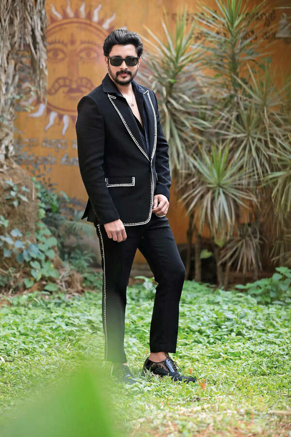 Max | Song - Maximum Mass (Lyrical)