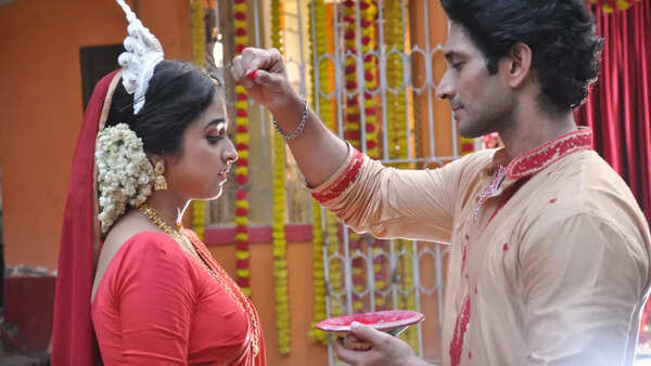 ‘Saathi’ famed actor Indrajit Bose ties the knot - Times of India