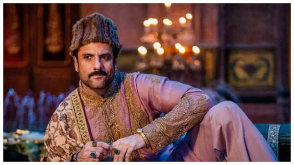 'Visfot' Trailer: Riteish Deshmukh and Fardeen Khan starrer 'Visfot ...
