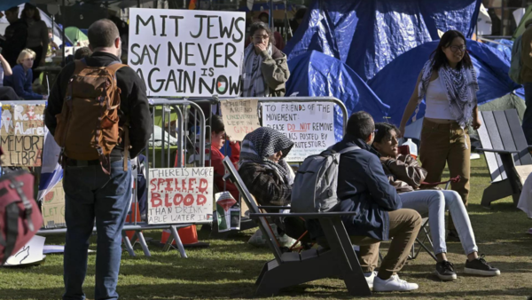 Students Invade Hamilton Hall In Columbia University, Riot Cops Clear ...