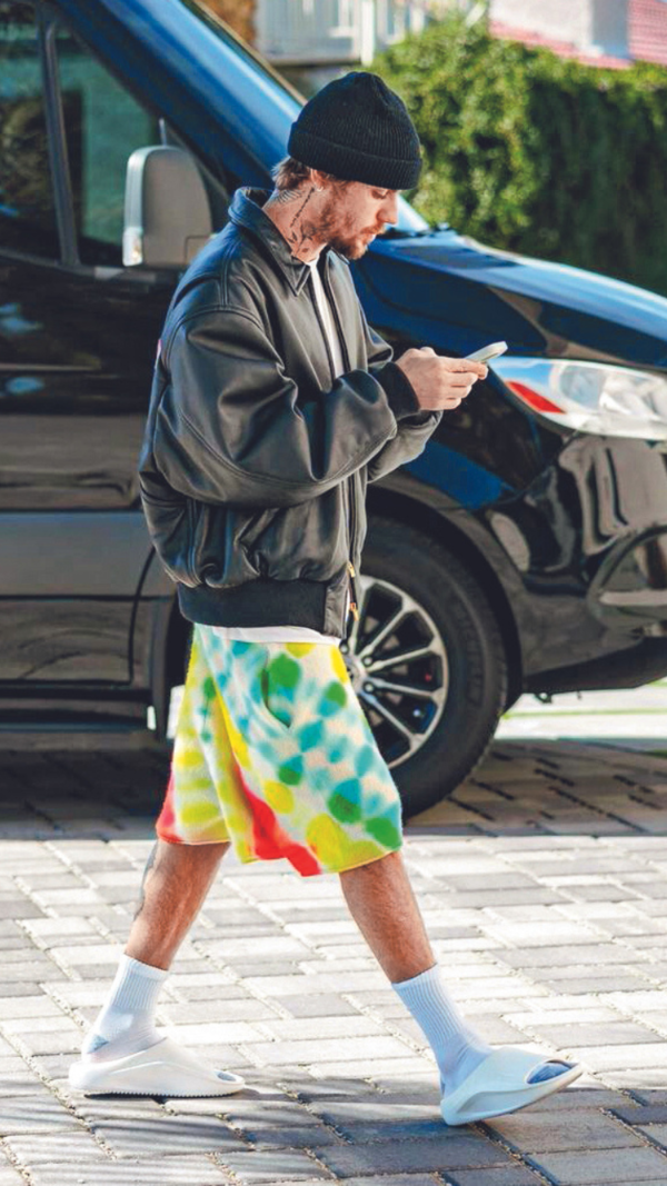 Here's how to rock the visible viral socks trend - Times of India