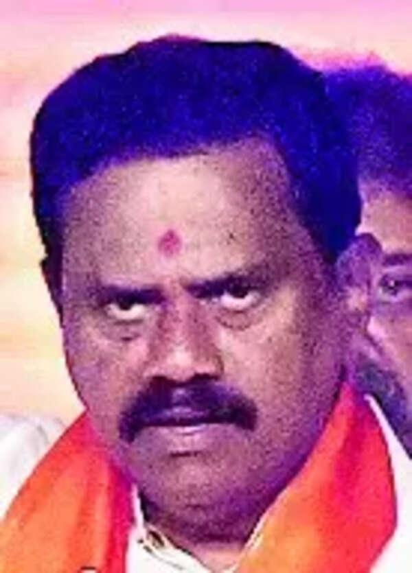 Rajan Vichare: Rajan Vichare invokes Dighe’s legacy, speaks of devpt ...