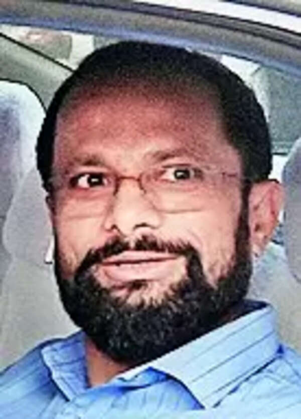 Rajan Vichare: Rajan Vichare invokes Dighe’s legacy, speaks of devpt ...