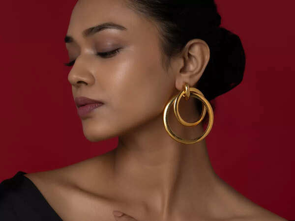 Sleek elegance: The modern minimalist jewellery trend - The Times of India