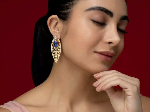 Sleek elegance: The modern minimalist jewellery trend - The Times of India