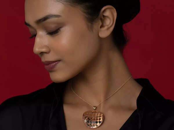Sleek elegance: The modern minimalist jewellery trend - The Times of India