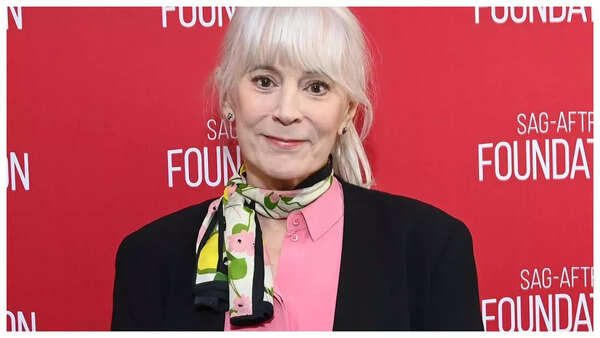 tim allen: 'The Santa Clauses' Trailer: Tim Allen and Ashlan Rowan ...