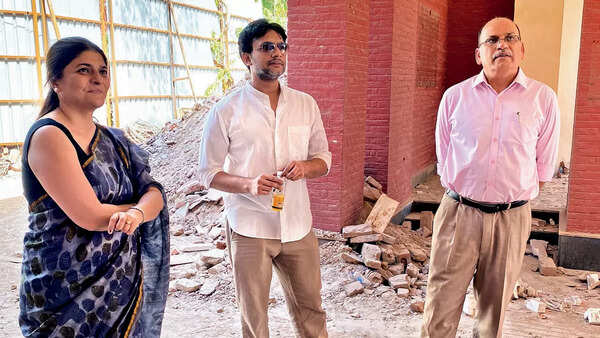 Zeeshan Ayyub: Kirori Mal College means everything to me | Hindi Movie ...