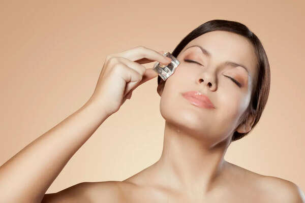 How to use ice in your beauty regime - Times of India