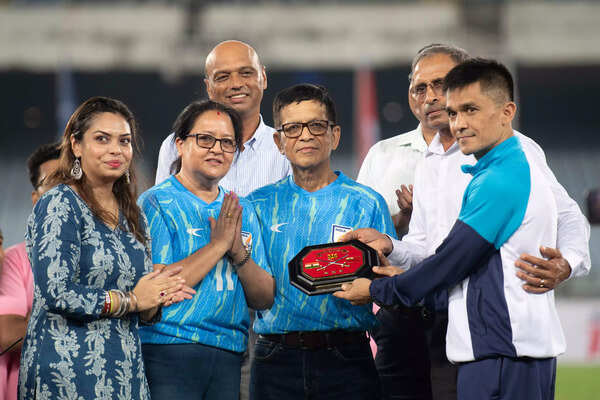 Eastern Command of Indian Army felicitates Sunil Chhetri after his ...