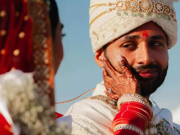 YouTuber 'Mrwhosetheboss' Arun Saini and girlfriend Dhrisha tie the ...