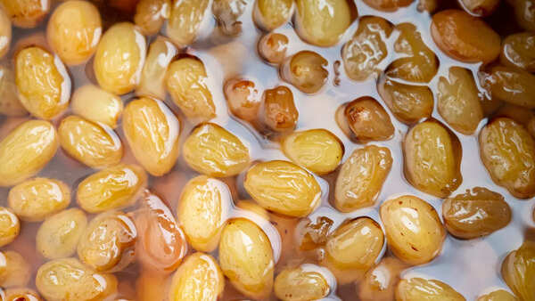 Raisin Water Benefits: What is Raisin Water how to make it and its ...