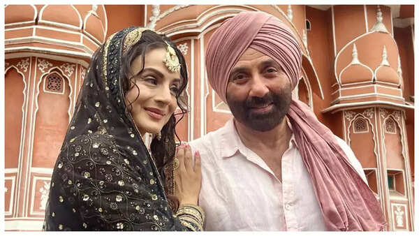 At 46 Ameesha Patel flaunts her glamorous look in shimmery outfit with ...