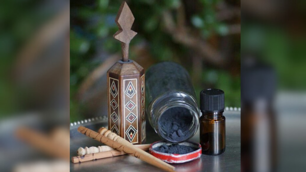 Natural Smudge Free Kajal: How to make natural smudge-free Kajal in 10 ...