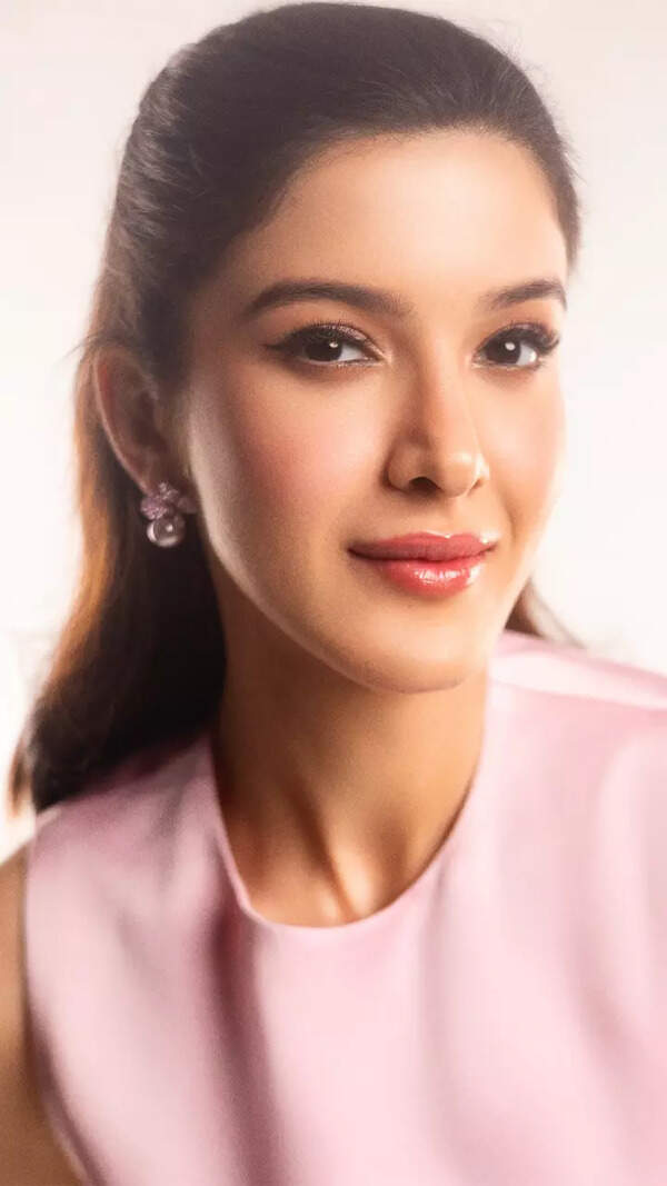 Shanaya Photos | Shanaya Images | Shanaya Pictures | Times of India ...