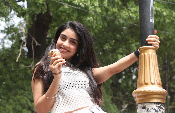 Udaariyaan’s Twinkle Arora takes up the fun ‘What’s In My Bag’ segment
