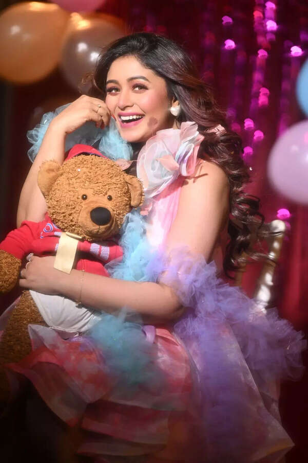 Ritabhari Chakraborty recreates Kareena Kapoor's iconic K3G look