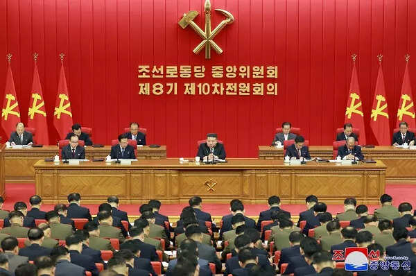 In a first, North Korean officials seen wearing Kim Jong Un pins ...