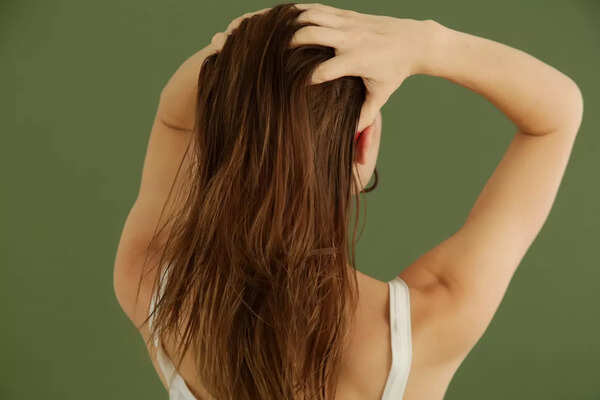 Oiling Hair Benefits: Is oiling hair before shampooing important ...
