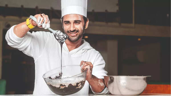 Kriti Kharbanda exudes glow as she makes first appearance after her ...