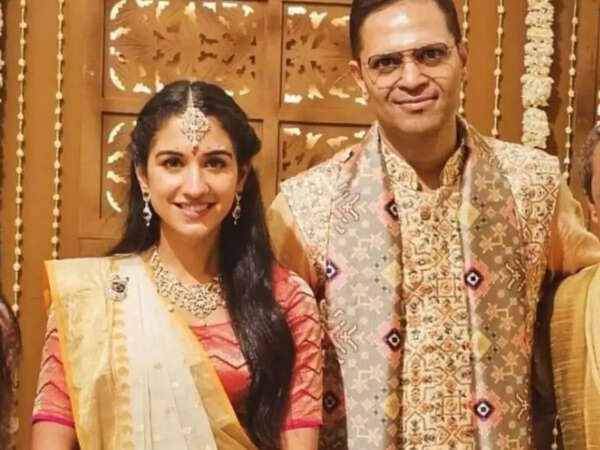 Radhika Merchant's elegant sari look at Graha Shanti pooja | - Times of ...
