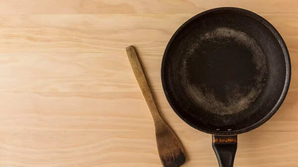 Safest Non-Stick Cookware and When to Replace Damaged Pans | - The ...