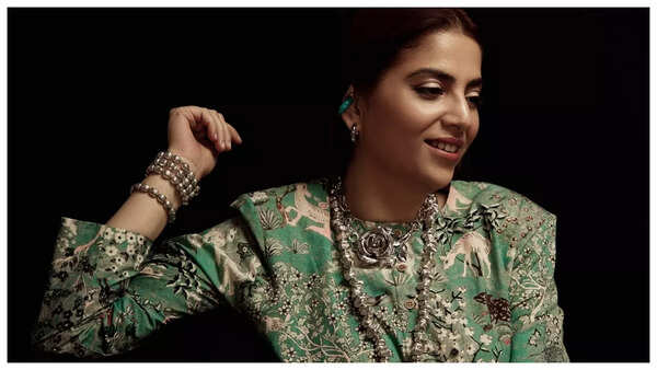 Angela Fratto in sexy bikini shoot in the Bahamas