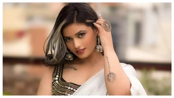 Swimsuit model Mara Martin breastfeeds her baby on runway