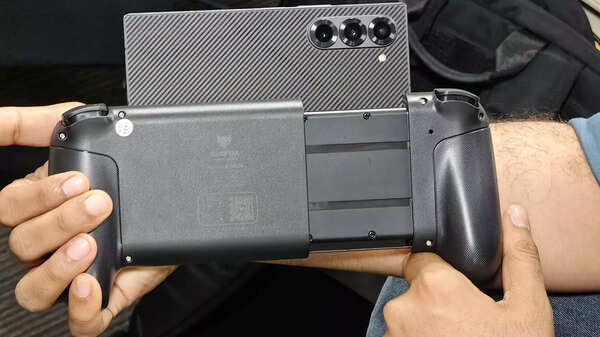 Amkette EvoFox Deck controller review: Console-like gaming on your ...