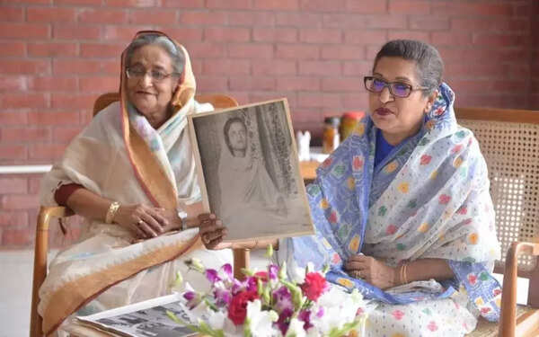 Varanasi: PM Modi speaks in Bhojpuri, gets rousing welcome from students