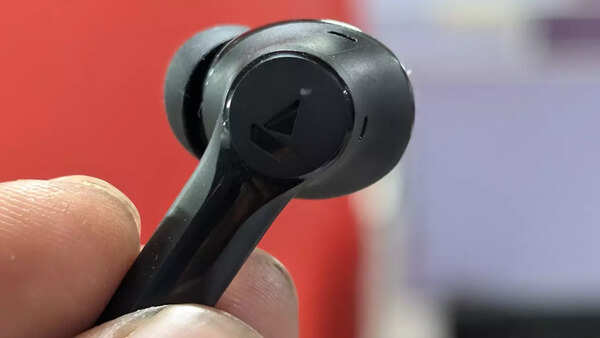 Boat Airdopes 300 review: Delivers quite well - Times of India