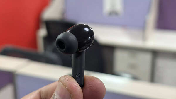 Boat Airdopes 300 review: Delivers quite well - Times of India